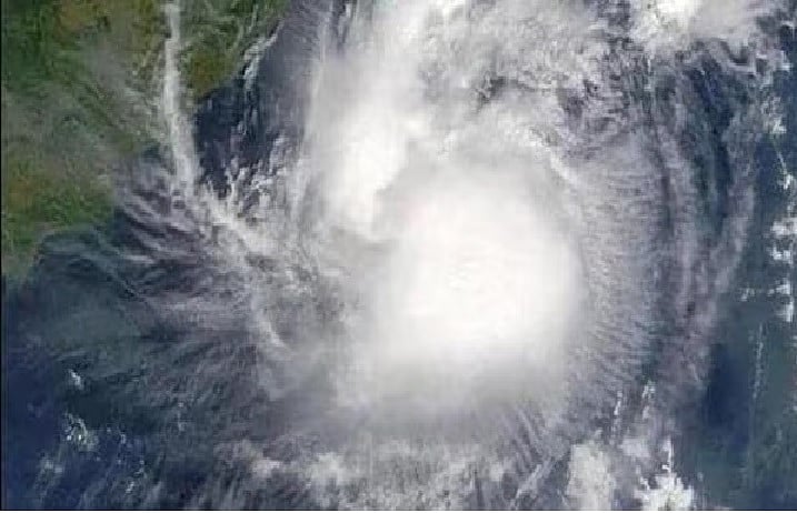 Severe cyclone forming in Bay of Bengal to make landfall on Sunday night