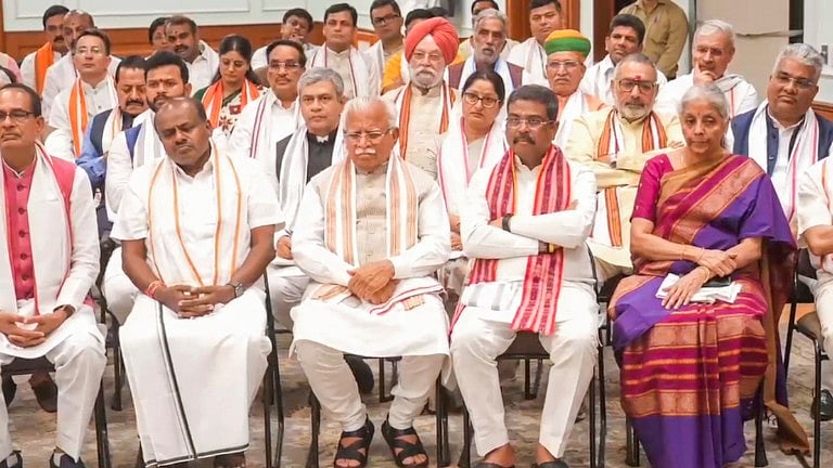 Be humble, never compromise on probity, transparency: Modi's pep talk ...