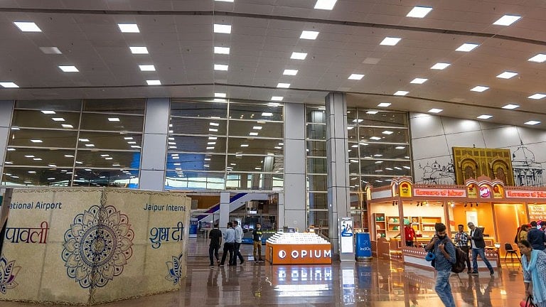 SpiceJet staffer arrested for slapping CISF man at airport, airline ...