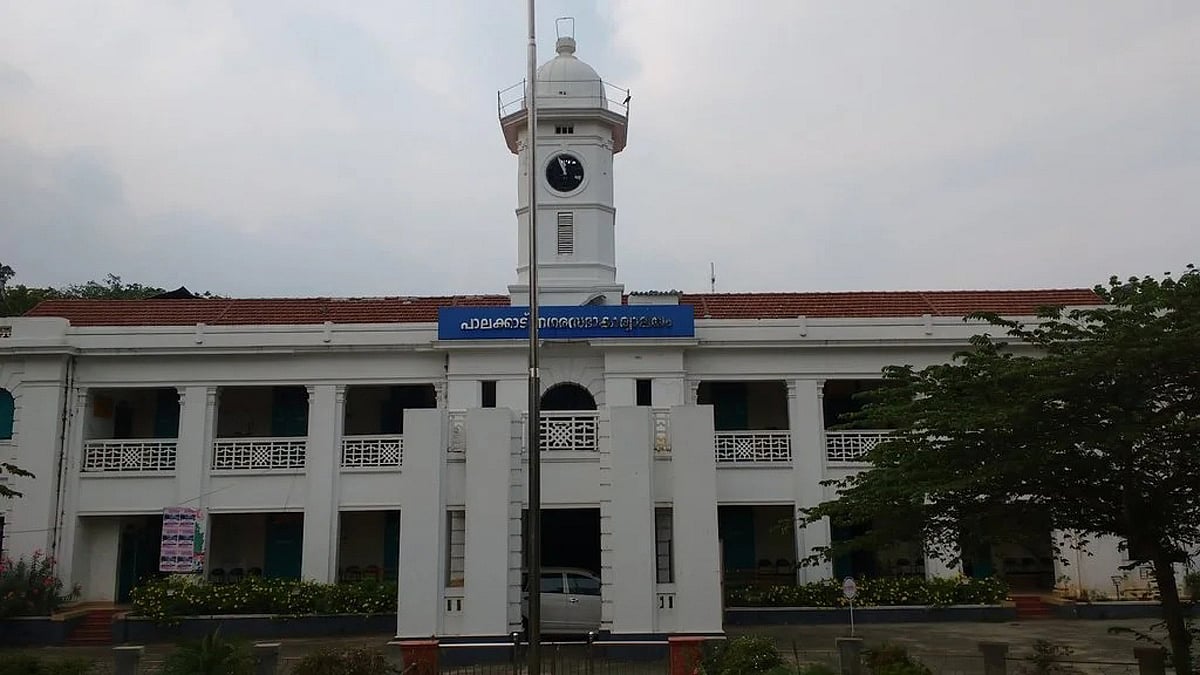 Kerala's Palakkad Municipality witnesses unruly scenes over bypoll result
