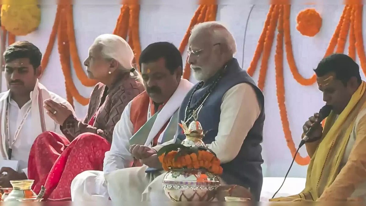 Modi performs puja at Sangam Nose, to inaugurate projects to improve ...
