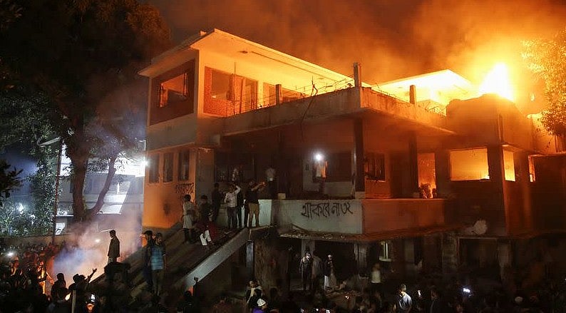 Bangladesh protesters torch home of Sheikh Hasina's father; Govt says ...