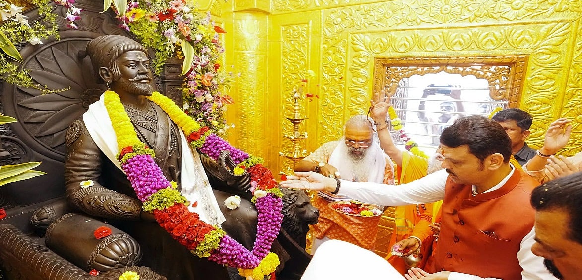 Fadnavis inaugurates Shivaji Maharaj's temple in Thane