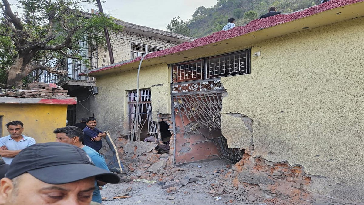 Pakistan shells areas along LoC in J-K, nine killed