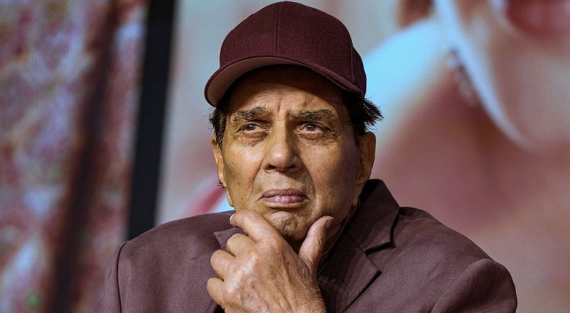 Deol family organises prayer meet for Dharmendra