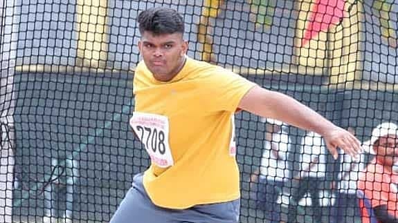 സർവന്‍റെ ഒറ്റയേറിൽ തകർന്നു വീണത് മൂന്നു റെക്കോഡുകൾ | Sarvan breaks 3 ...