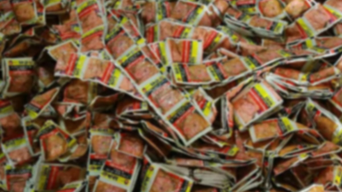 കൊറിയര്‍ വഴി കടത്താന്‍ ശ്രമിച്ച 15,300 പാക്കറ്റ് ഹാന്‍സുമായി 3 പേ ...