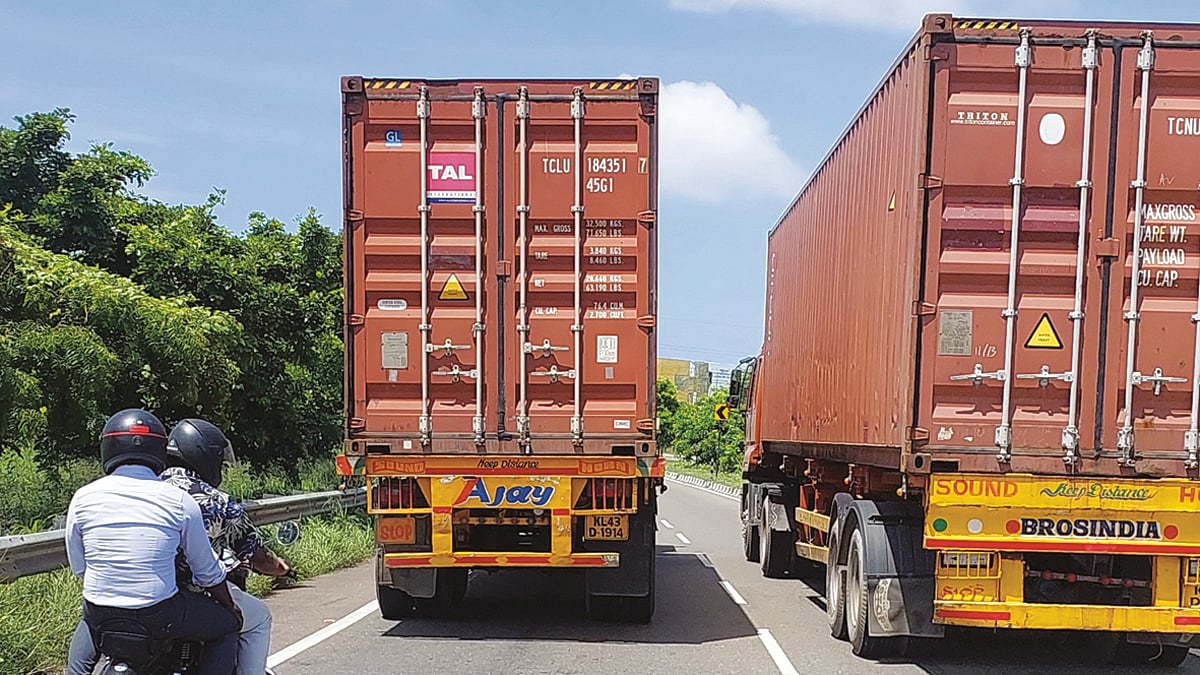 കണ്ടെയ്‌നർ റോഡിൽ എന്ന് തെളിയും വെളിച്ചം | No street lights in container ...