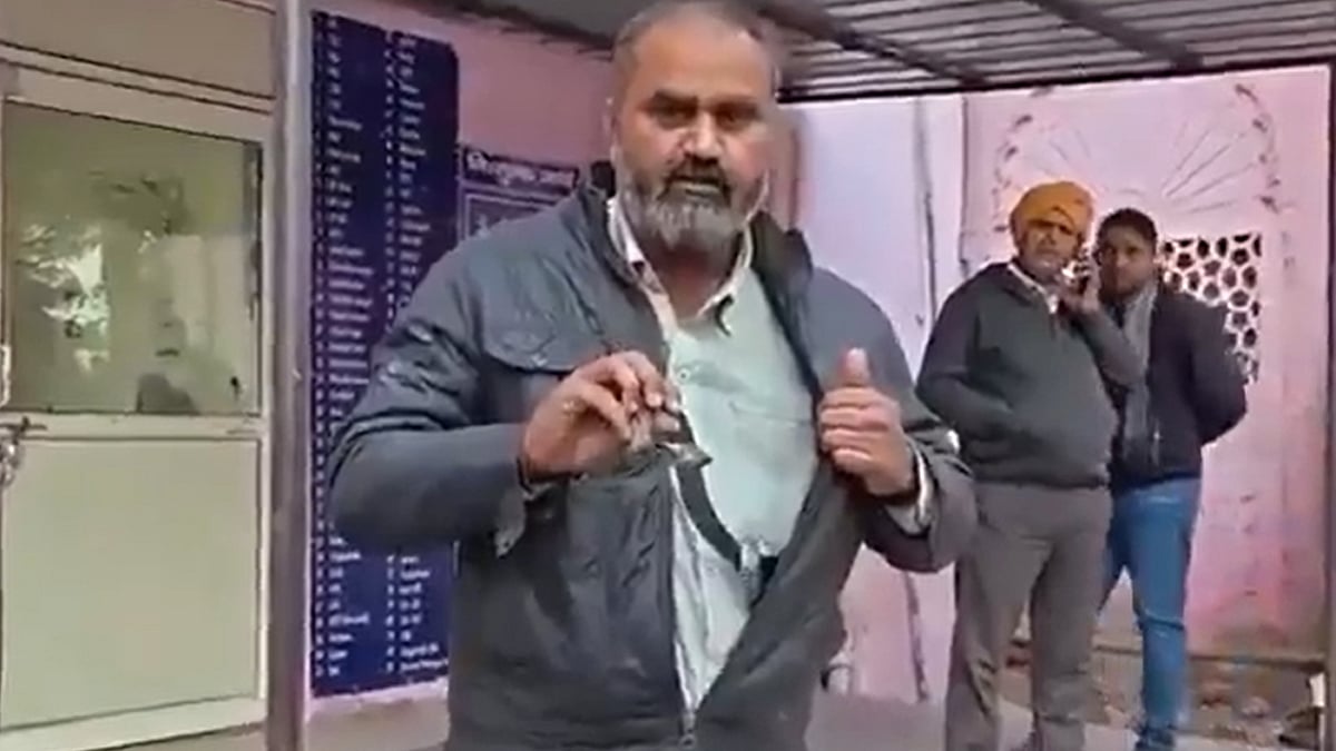 കടിച്ച പാമ്പിനെ പോക്കറ്റിലിട്ട് ആശുപത്രിയിലെത്തി; ഏത് പാമ്പാണെന്ന് ...