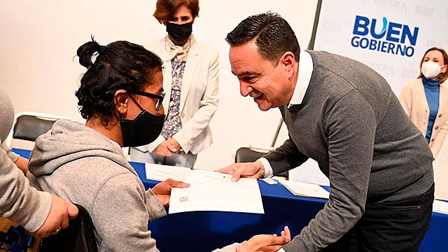 En Zamora, presidente Carlos Soto, entrega certificados a egresados del ...