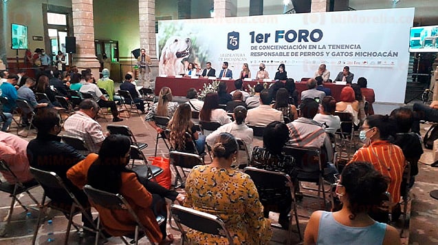 Realizan foro para el cuidado y tenencia responsable de perros y gatos