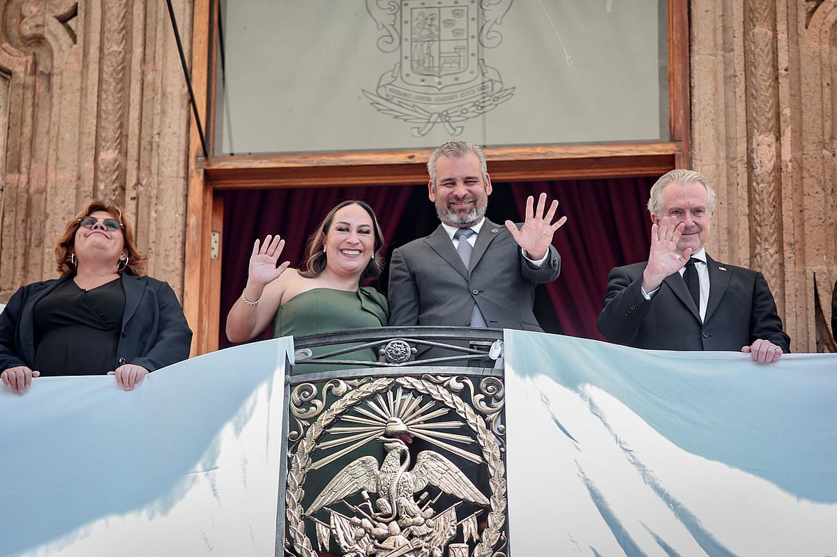 Bedolla celebra con los michoacanos el natalicio de Morelos