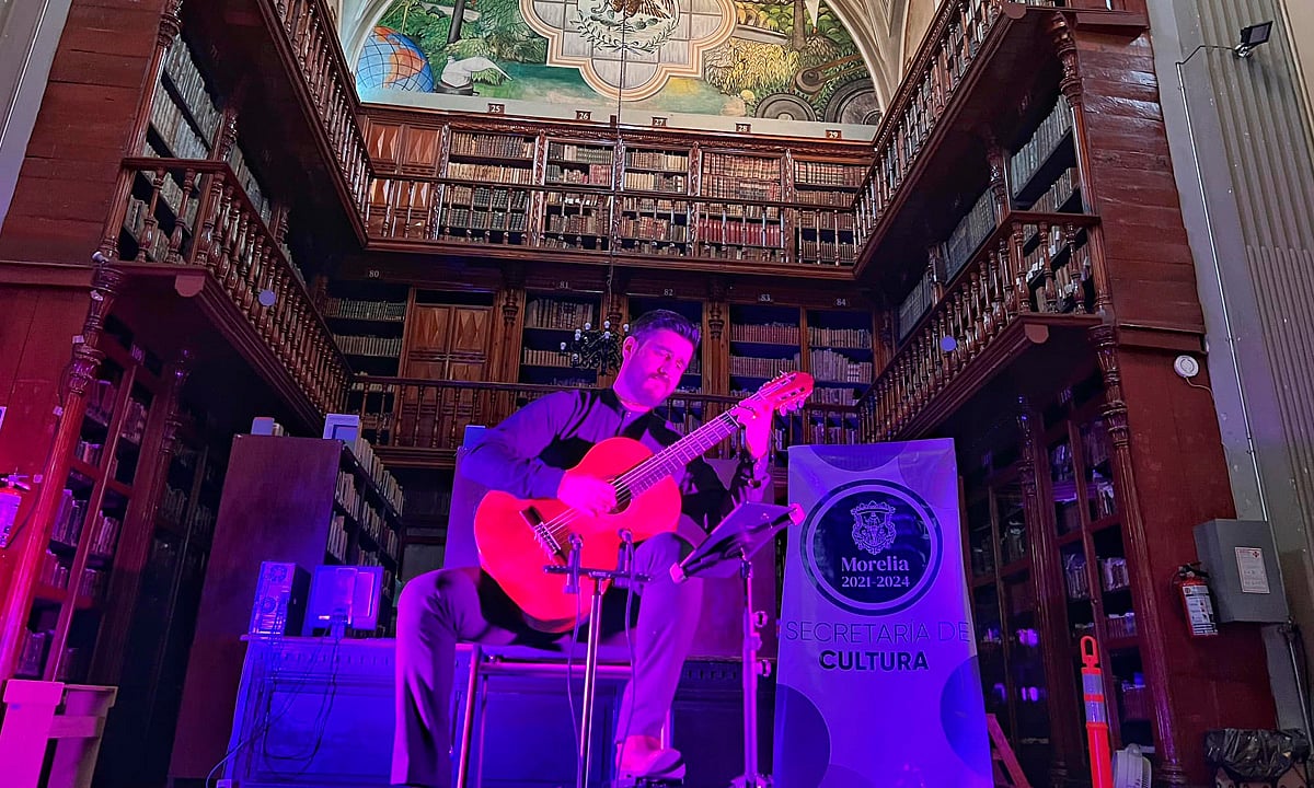 Se presenta con éxito el guitarrista Daniel Olmos en Morelia
