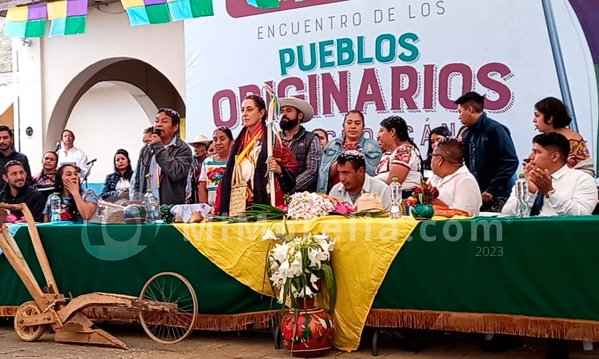 Cheranástico entrega bastón de mando a Claudia Sheinbaum