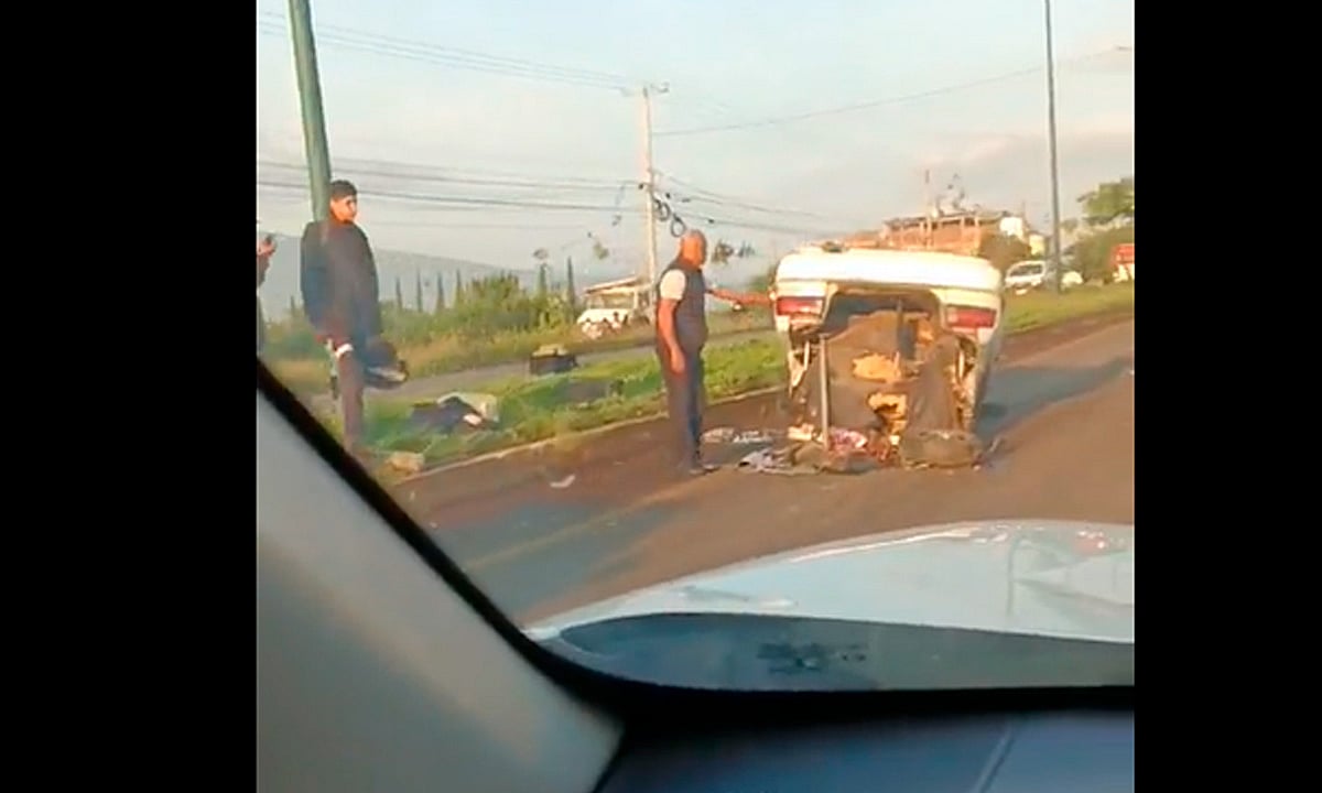 Vuelca auto en salida a Quiroga [Video] - MiMorelia.com