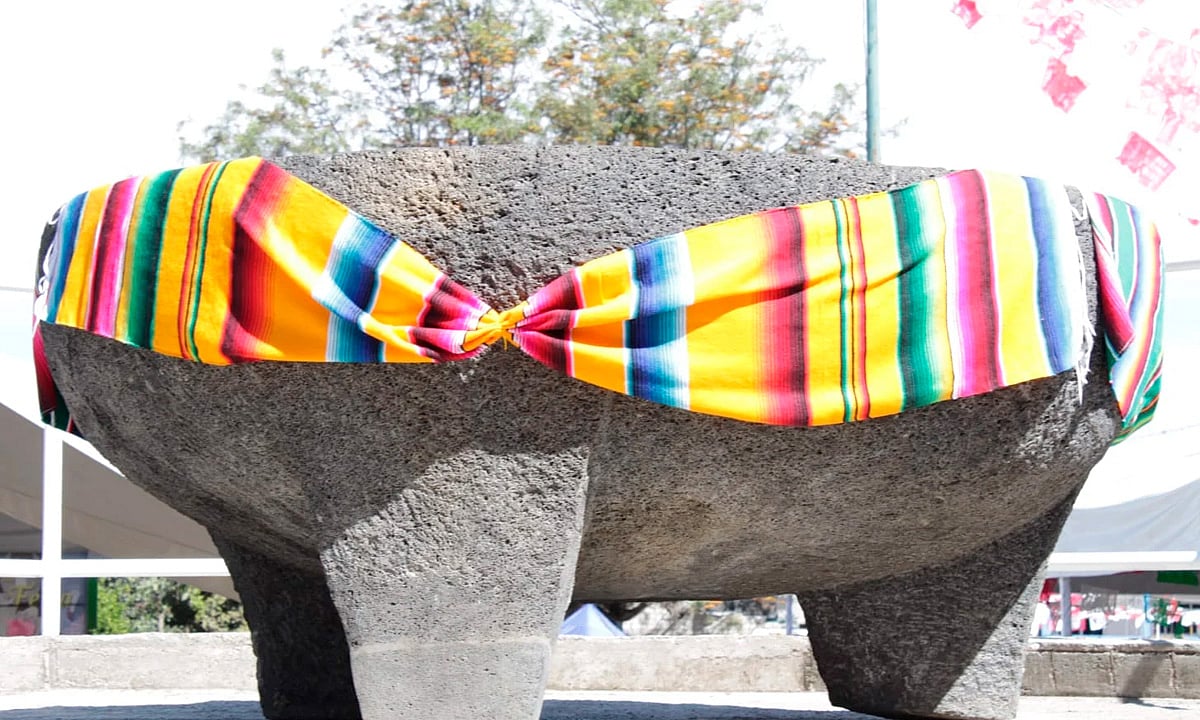 Van por hacer la salsa más grande del mundo en molcajete gigante de Morelia