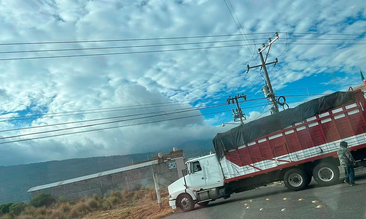 Bloqueo en Carretera Carapan-Uruapan por Habitantes de Ahuirán ...