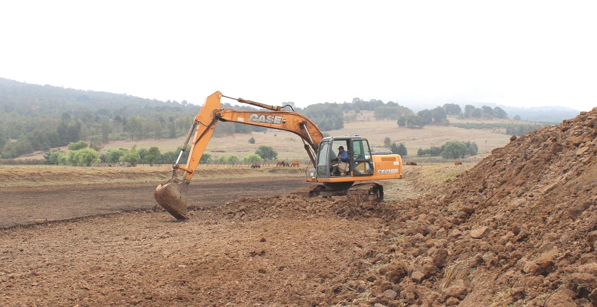 Tras 25 años sin mantenimiento, limpian laguna de Zinciro en Erongarícuaro