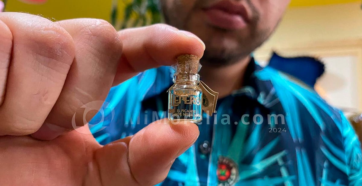 Morelianos presentan la botella de tequila más pequeña del mundo y ...