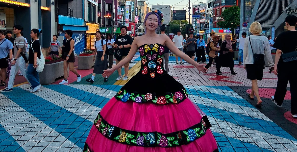 Chingu Amiga divide opiniones al lucir vestido tradicional mexicano en ...