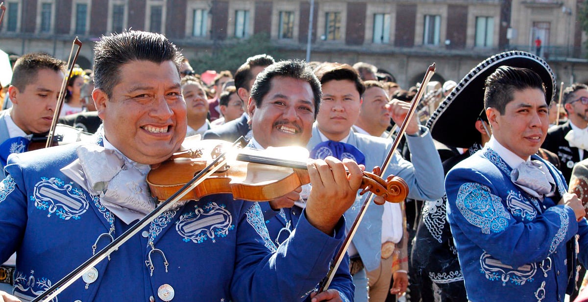 Récord Guinness: Más de 1100 mariachis cantan al unísono en el Zócalo ...