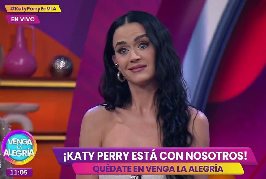 Katy Perry visita Tv Azteca y hace cara cuando sabe que se quedará más ...