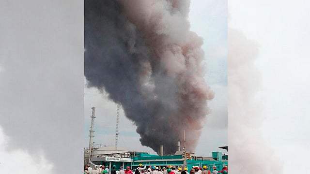 Explosión en complejo de Pemex en Veracruz deja 3 trabajadores lesionados