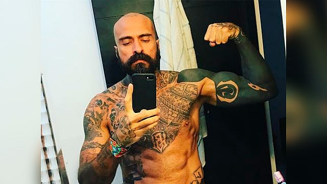 Filtran supuesto pack de Babo, vocalista de Cartel de Santa??