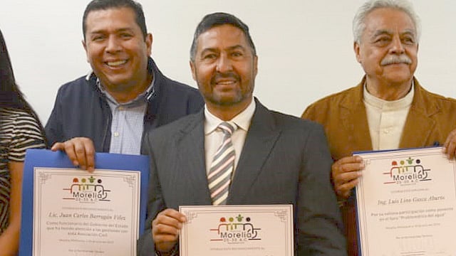 Recibe Víctor Báez reconocimiento por campaña Cero Plásticos