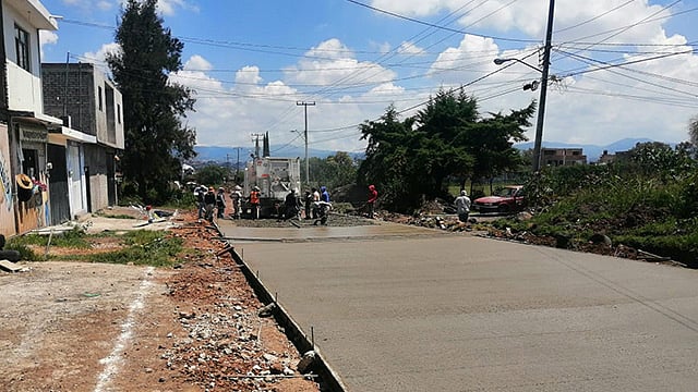Presenta avance del 50% la pavimentación del camino a Chiquimitío
