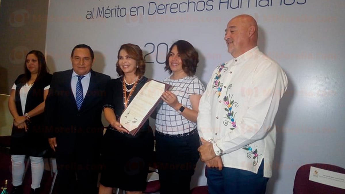 Recibe Carmen Oregel La Presea Michoacán Al Mérito En Derechos Humanos 2019