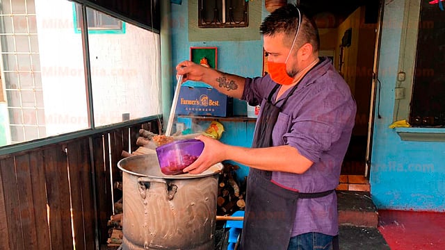 Beto Chef Michoacano requiere plasma para vencer al Covid-19