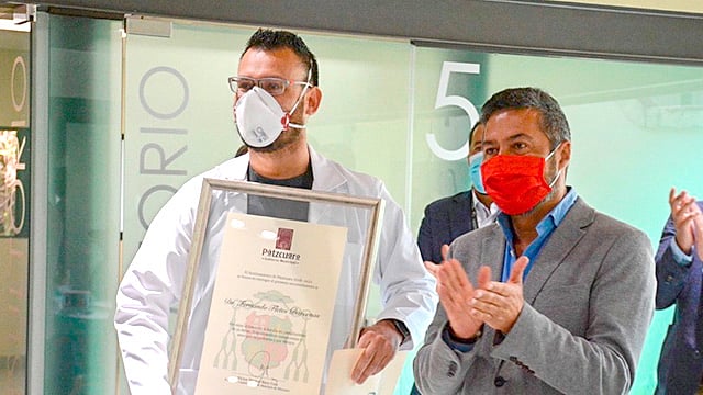 Conmemora Víctor Báez en Pátzcuaro el Día del Médico