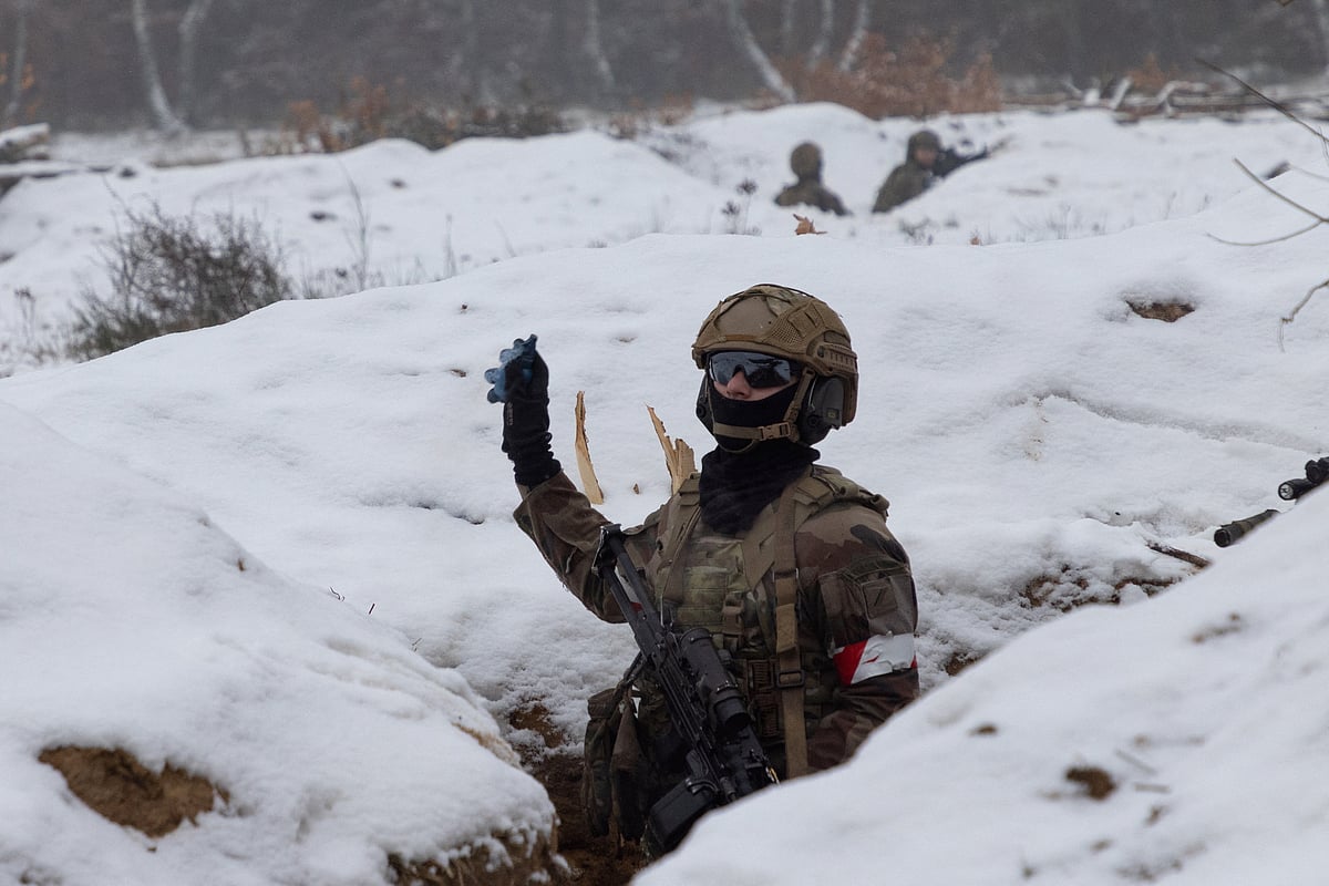 Ukrainian troops train in Poland for trench warfare against Russia