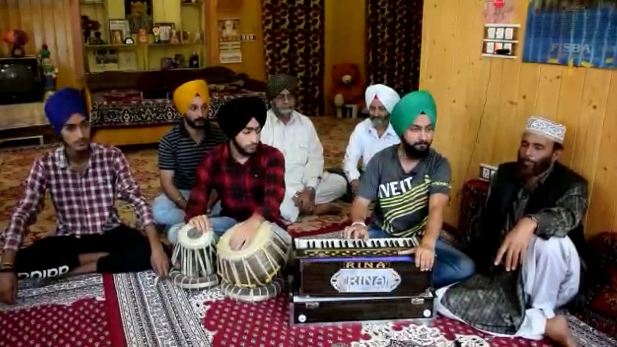 New heart-throb in the valley: Sikh boy singing Kashmiri songs