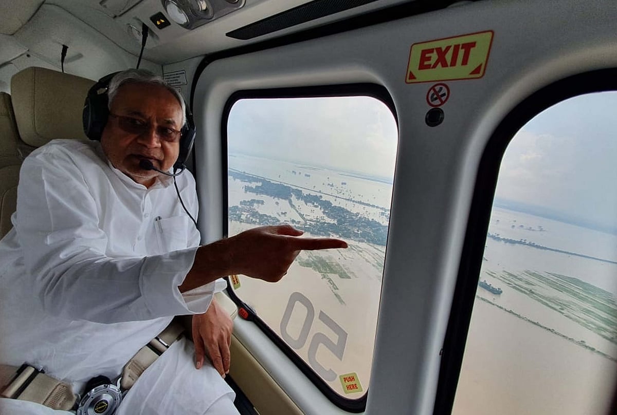 'Snollygoster': Tharoor takes dig at Nitish Kumar after alliance-switch