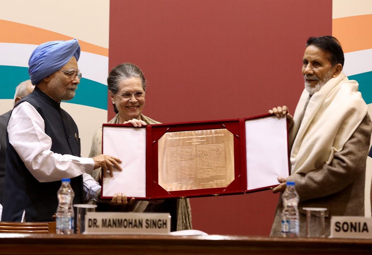 LIVE News Updates: Rahul Gandhi slams Modi government over WhatsApp ...