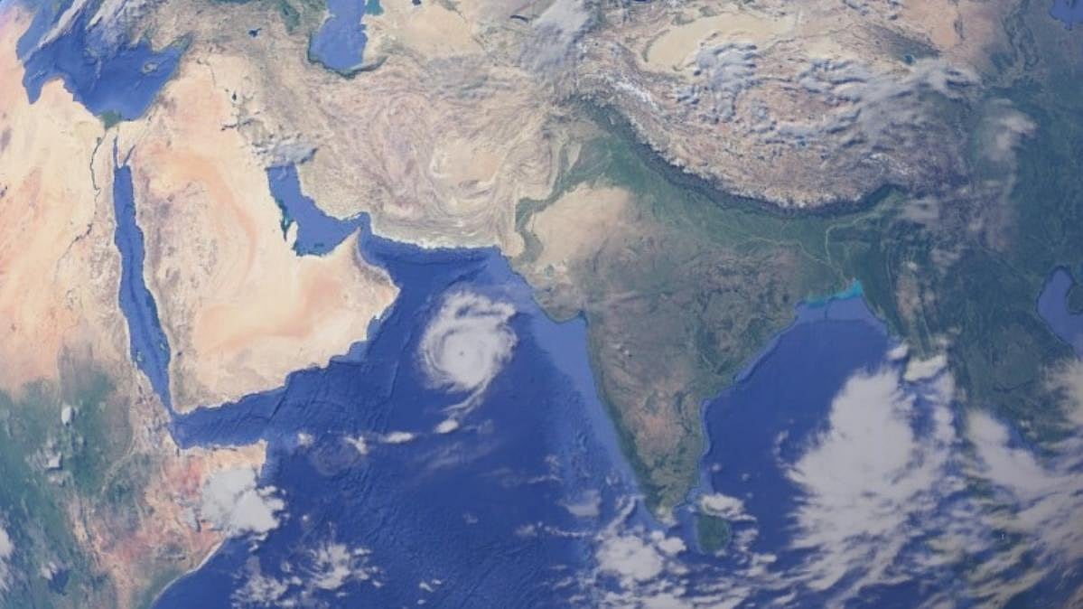 LIVE News Updates: Cyclone Maha is very likely to cross Gujarat coast ...