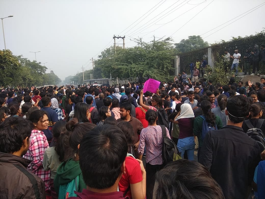 JNU students protest against fee hike, police use water canons