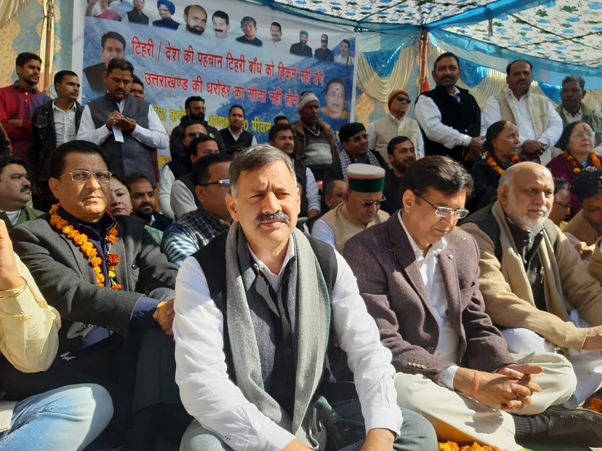 Uttarakhand Congress protests against disinvestment of profit making ...
