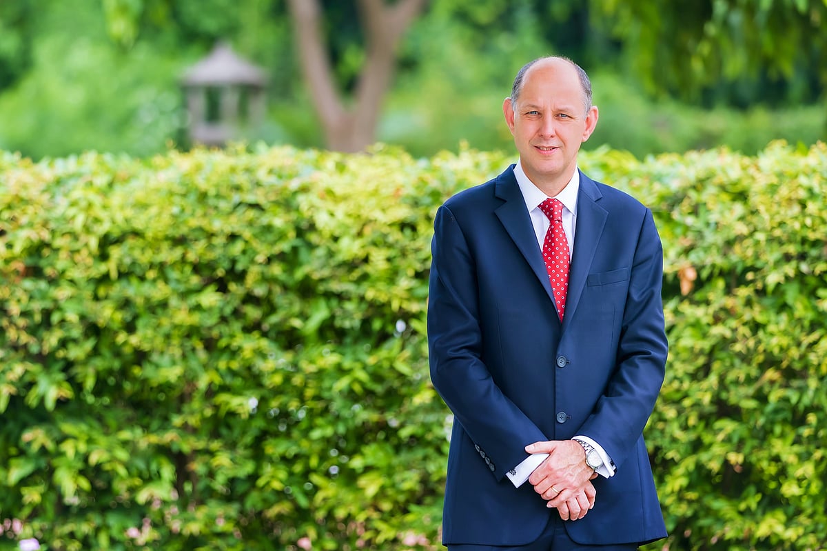 Sir Philip Barton presents credentials as British High Commissioner to ...