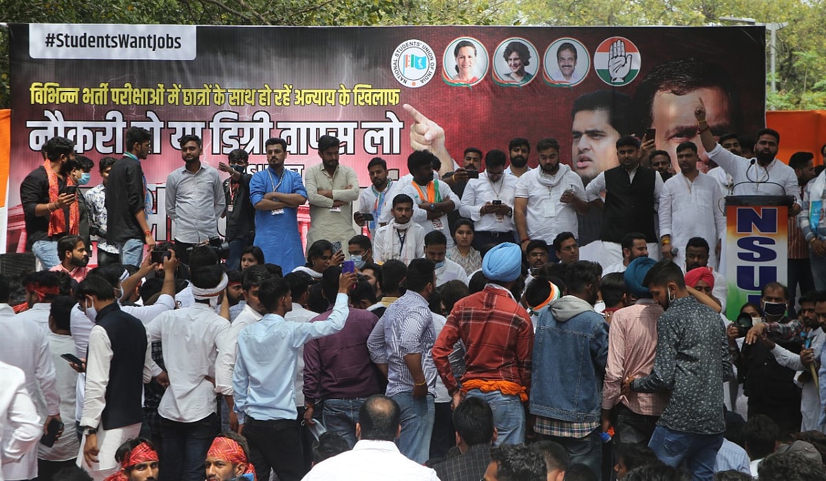 NSUI holds protest over rising unemployment