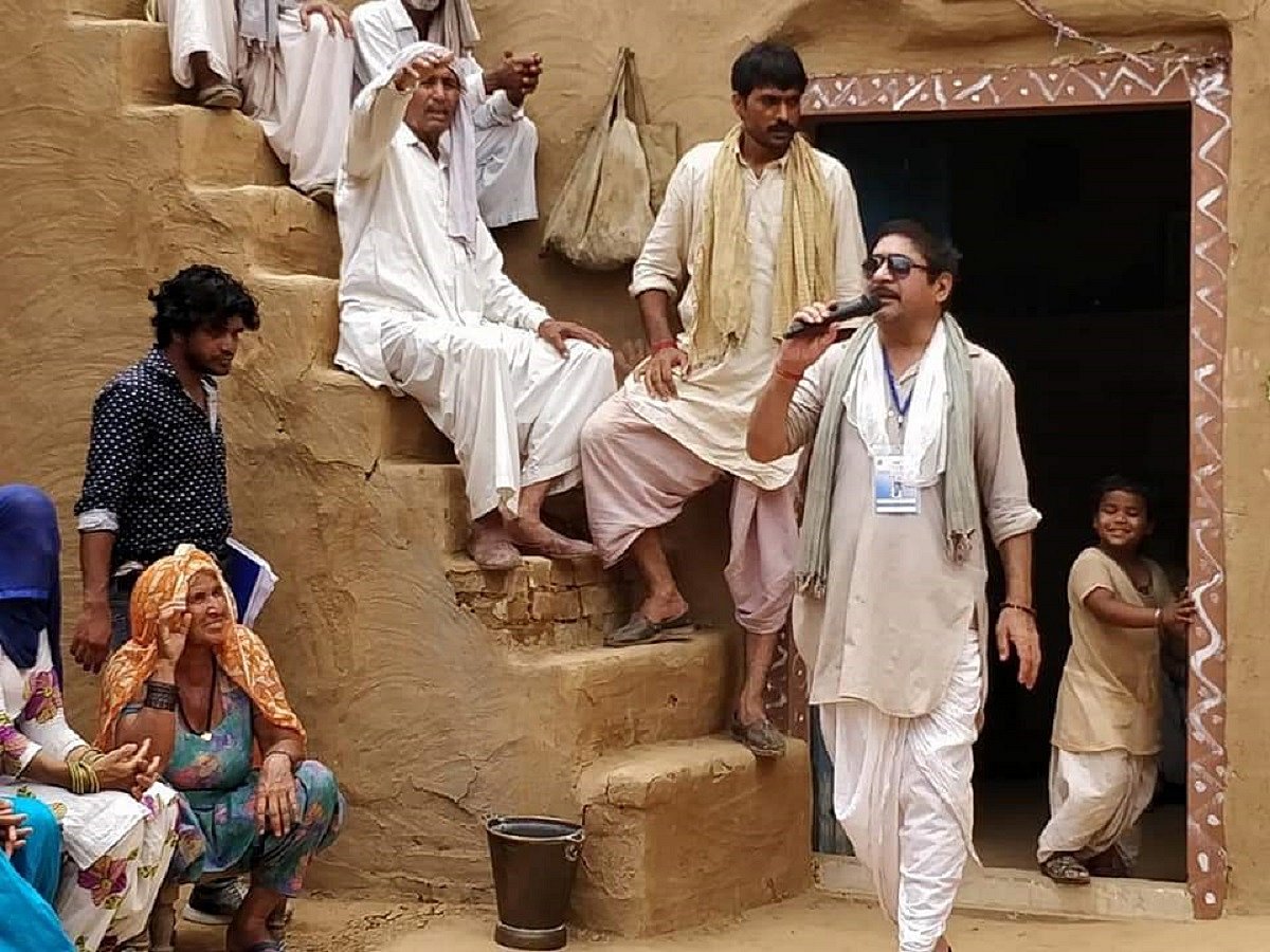 ‘Dada Lakhmi’: A poet gets a due, an actor proves it was long overdue!