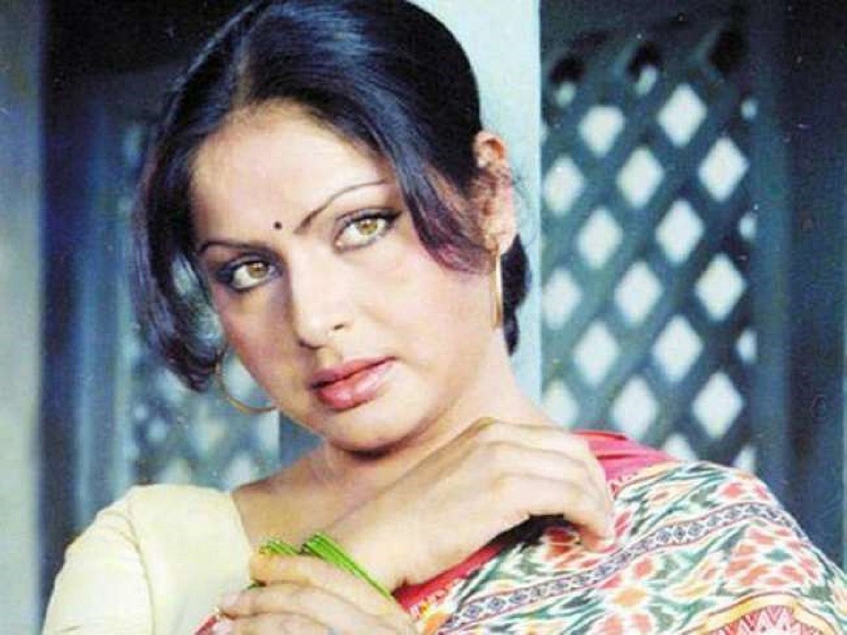 The enigmatic Raakhee Gulzar also turns 75: She shares her birthday ...