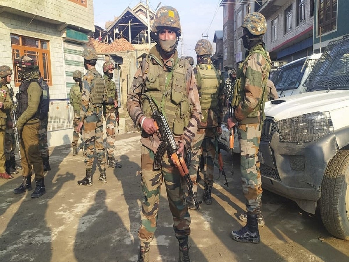 Police officer succumbs to injuries in Srinagar terror attack