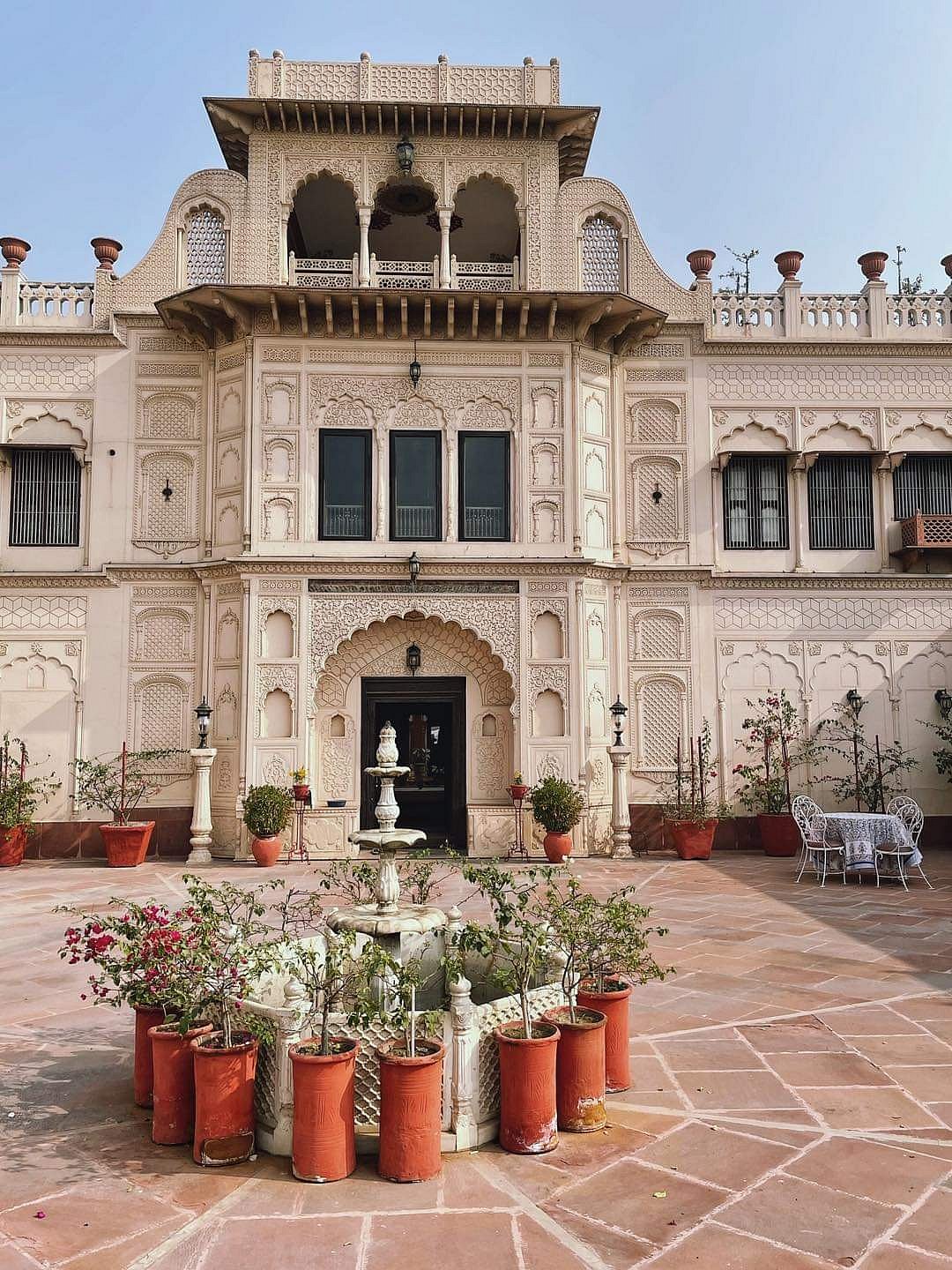'Aariash-e-Sukhan': Witness the grandeur of a haveli, beauty of our ...