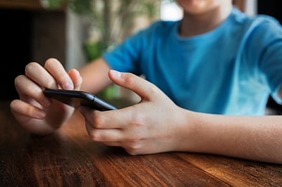 Psychiatrists warn parents about kids' mobile addiction