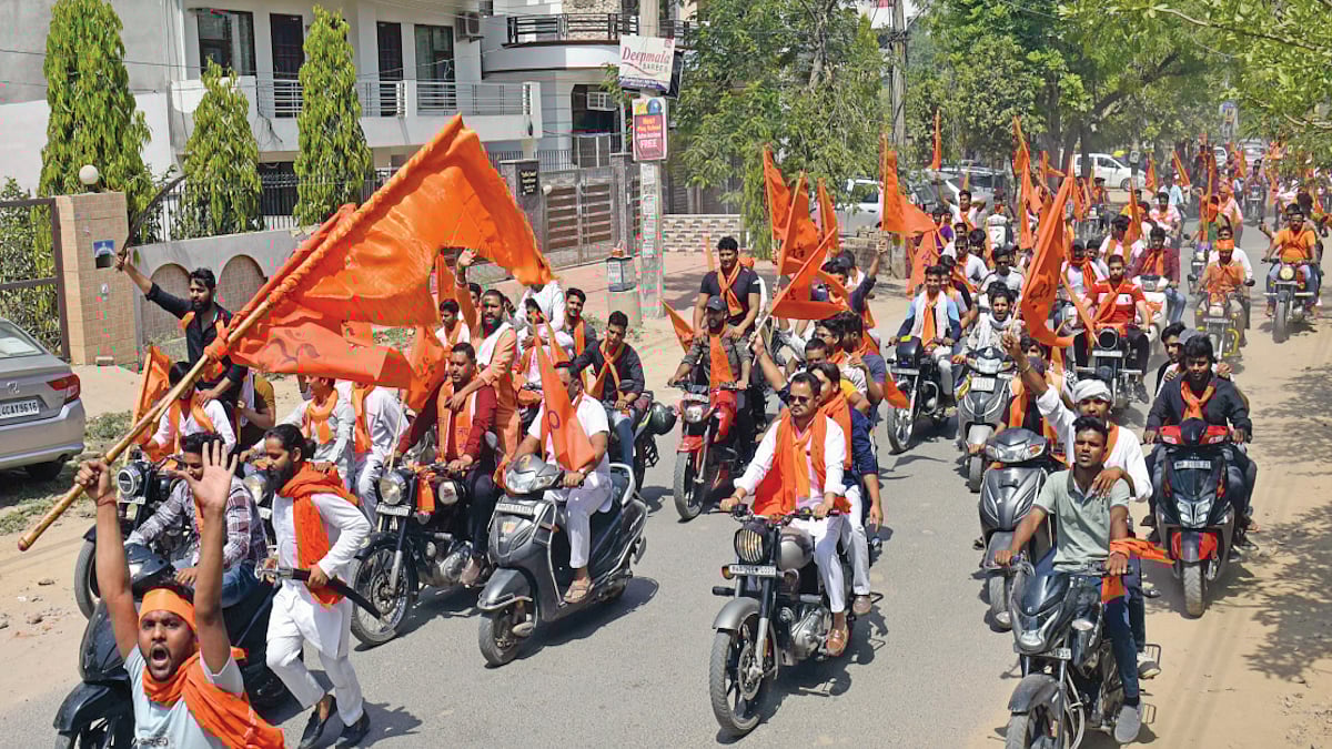 VHP firm on Nuh rally on Monday; authorities shut down internet ...