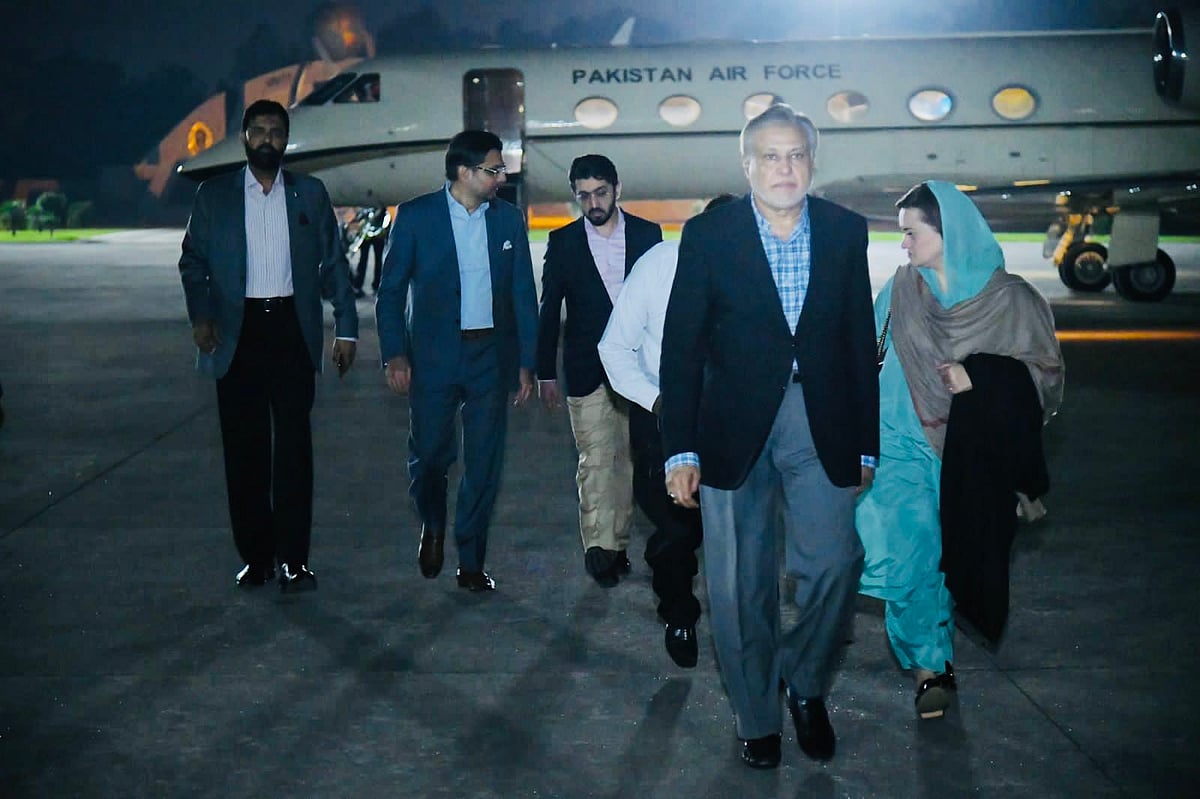 Dar back in Pakistan after 5-year self-exile; vows to take country "out ...