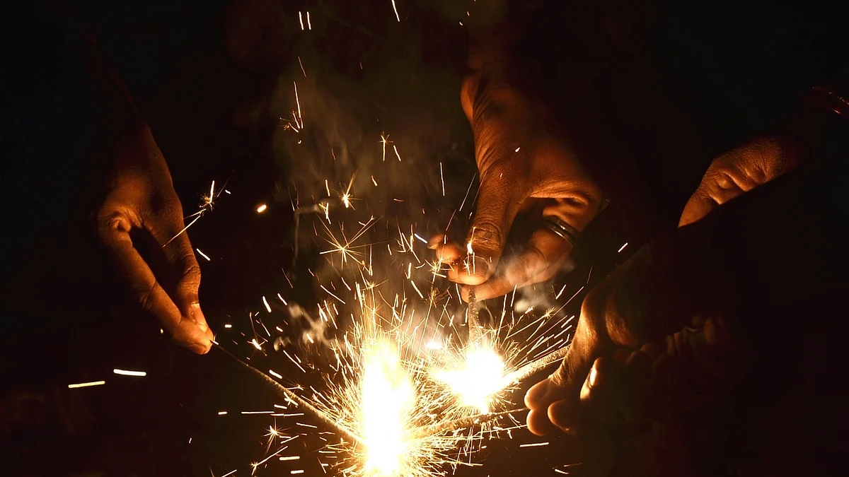 Two groups clash after dispute over bursting crackers in Ghaziabad